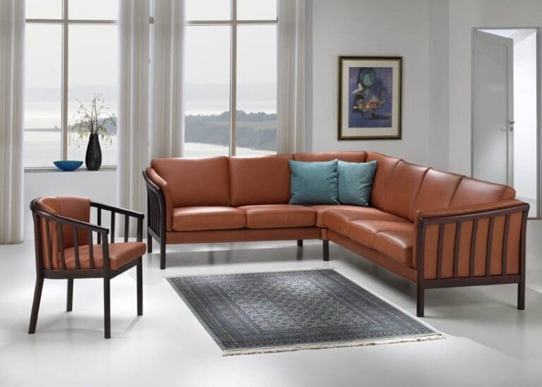 Scandinavische bank van eiken of beukenhout met spijlen